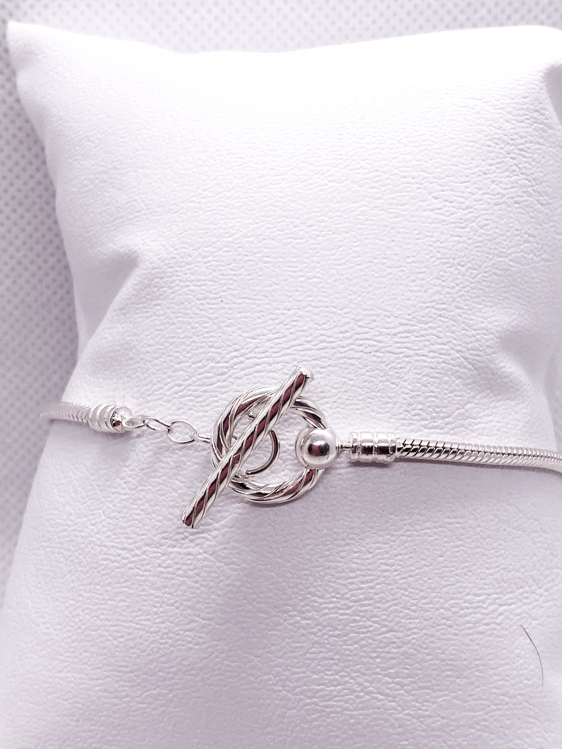 pulseira inspiração Pandora fecho T